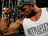 Jednadvacetiletý profík Dominick Cardone: trénink hrudníku a bicepsů